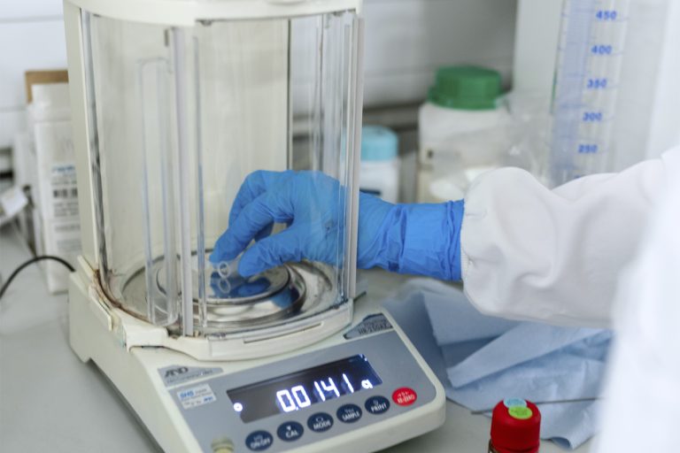 Pengertian Timbangan Laboratorium dan cara pemakaiannya